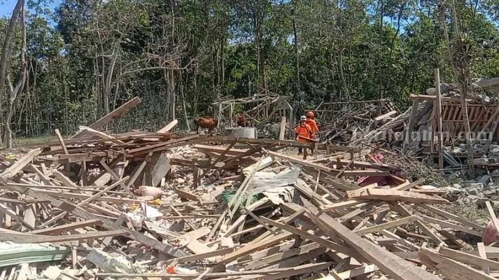 Kronologi Ledakan Rumah Produksi Mercon di Blitar, Ada Korban Tertimbun ... Kronologi Ledakan Rumah Produksi Mercon di Blitar, Ada Korban Tertimbun ...